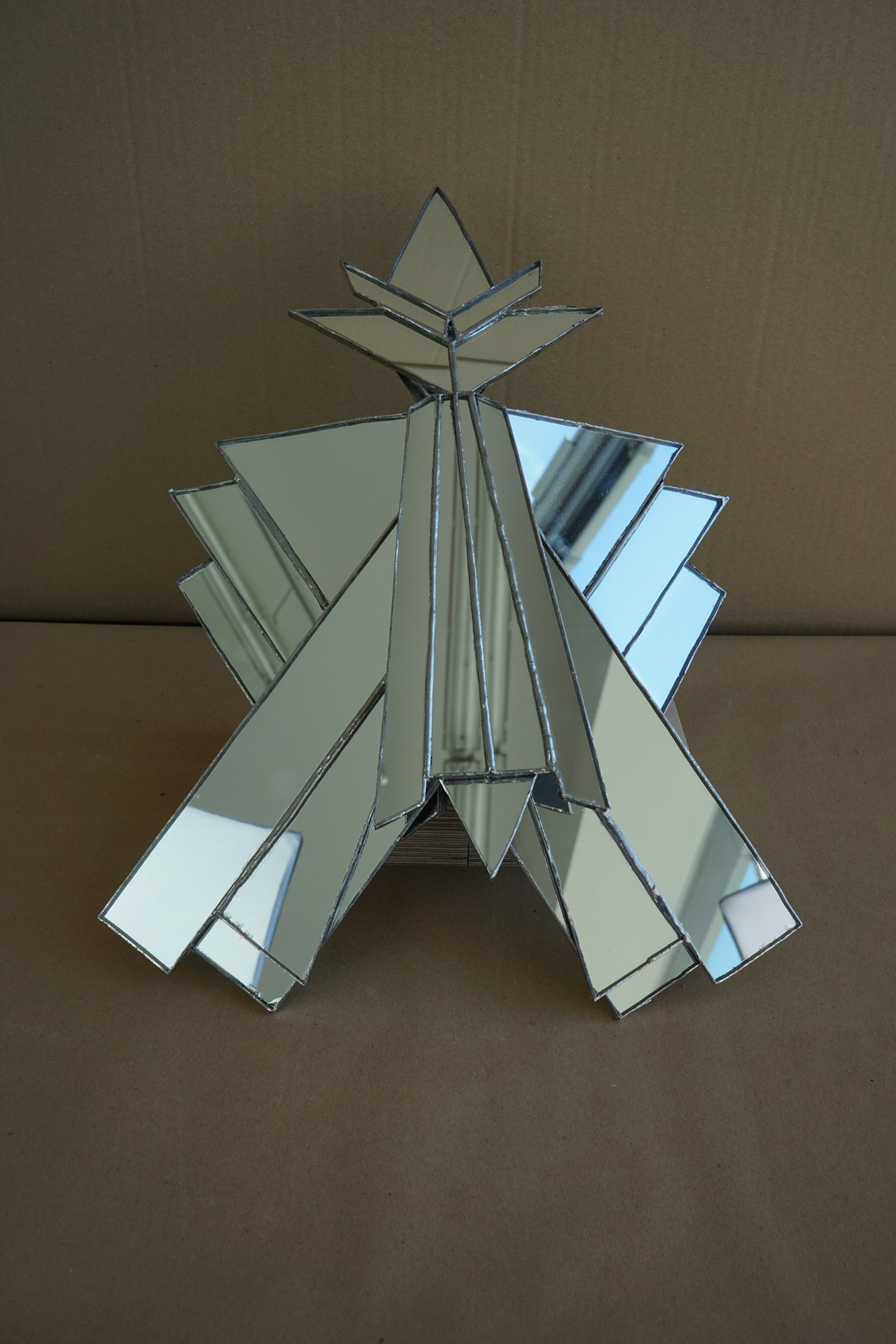OKŁA – mirror mask - School of Form